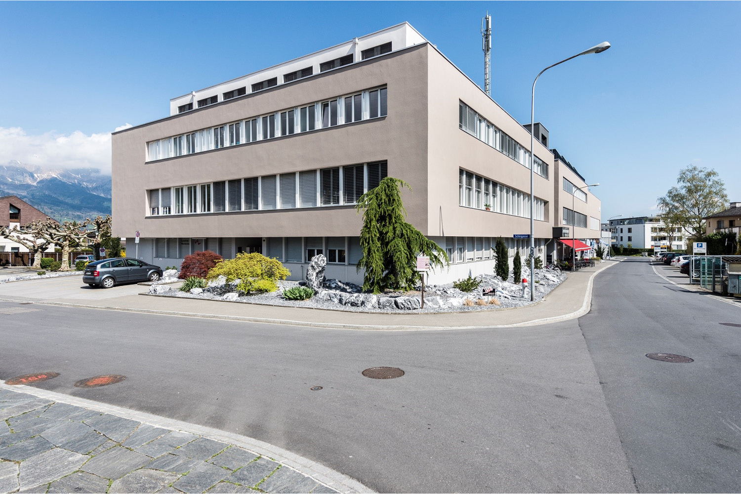 Zentrum Neuhof - invias